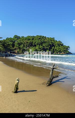 Paradisiacal Castelhanos beach surrounded by hills and forests on the ...