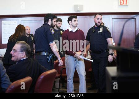 Luigi Mangione appears in Manhattan Supreme Court for an evidentiary ...