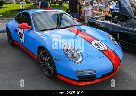 Blue Porsche car racing on a runway in Washington Stock Photo - Alamy