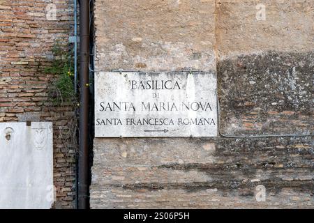 Directional sign to the Basilica di Santa Francesca Romana (Santa Maria ...