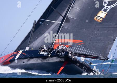 Master Lock Comanche heads out through the heads following the start of ...