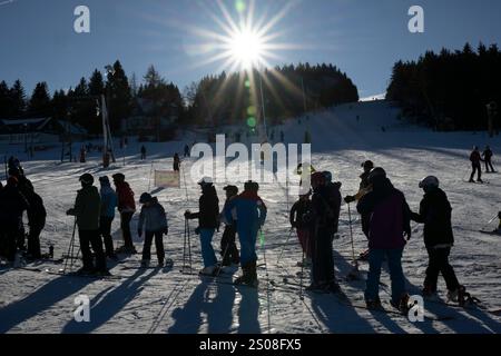 Altenberg, Germany. 26th Dec, 2024. Winter sports enthusiasts wait at a ...