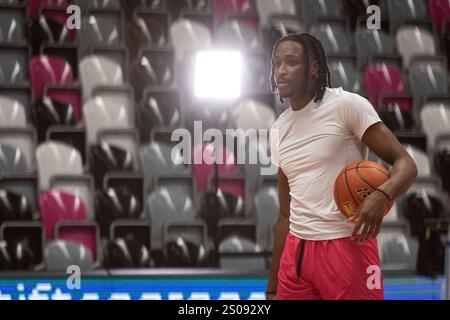 Phlandrous Fleming Jr. (Telekom Baskets Bonn #4) und Lloyd Pandi (SC ...