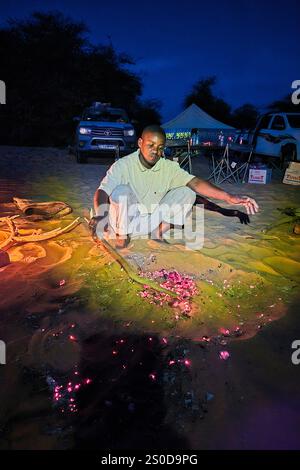 Mauritania, Azweiga, cook preparing traditional desert bread cooked ...
