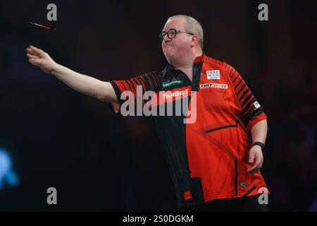 Madars Razma during the second round match between Darren Beveridge and ...