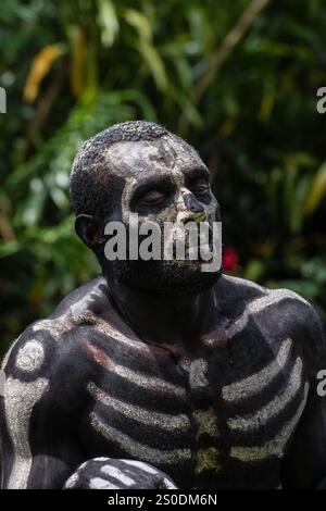 The Skeleton Men from the Omo Bugamo tribe of Papua New Guinea paint ...