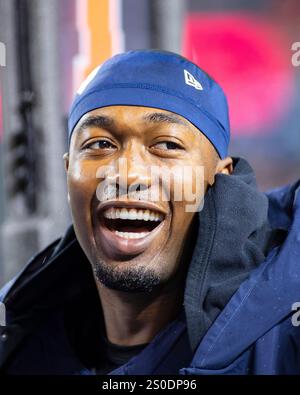 Chicago Bears Dominique Robinson (90) takes a break during an NFL ...