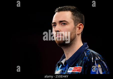 Nick Kenny during his third round match against Luke Humphries on day ...