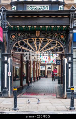 Arcades, archways in the old town centre, Neumarkt, Unteretsch, South ...