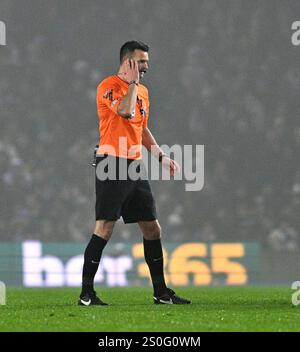 Referee Andrew Madley during the Premier League match at the City ...