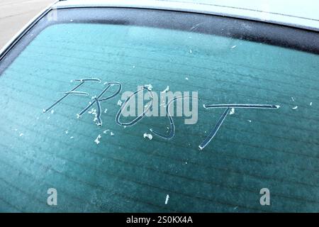 Autoglas und Winterzeit Jemand hat die Worte Autoscheibe und Nachtfrost ...