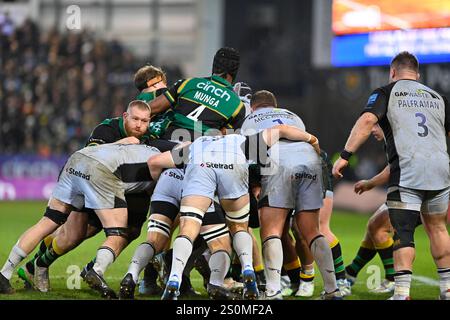 Northampton, UK. 28th Dec, 2024. Archie McParland of Northampton Saints ...