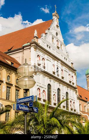 Street signs signpost, Munich, Bavaria, Germany Stock Photo - Alamy