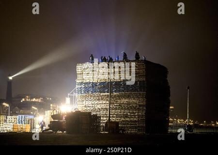 SCHEVENINGEN - The second day of construction for the bonfire on ...