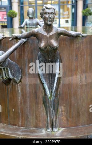 Waterfall Fountain Shad London Stock Photo - Alamy