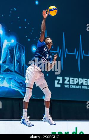 Jose Masso (1, VFB Friedrichshafen) beim Aufschlag GER, VFB ...