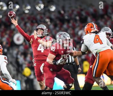 Washington State quarterback Zevi Eckhaus (4) dives for a touchdown ...