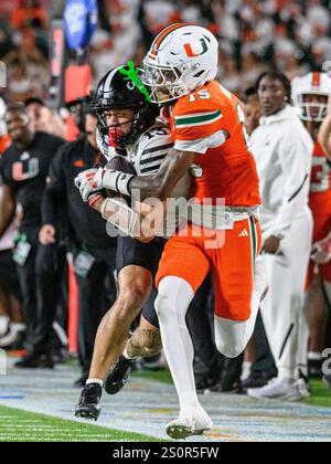 Miami, FL: Miami Hurricanes wide receiver Tony Johnson (17) makes a ...