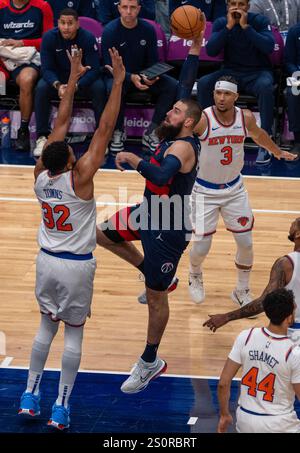 New York Knicks center Karl-Anthony Towns (32) drives on San Antonio ...