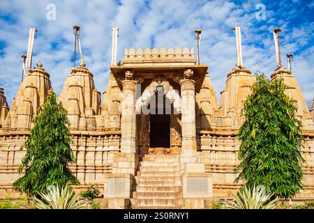 Jain Swethamber or Satbis Deori Temple in Chittor Fort in Chittorgarh ...