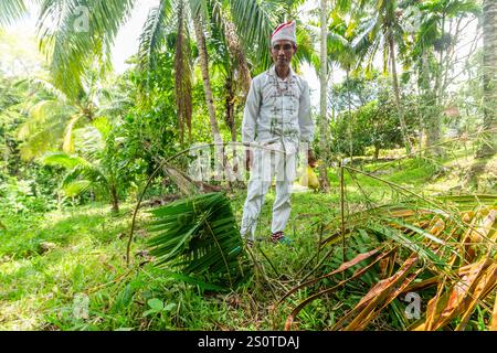 A tribal Arumanen Manuvu elder in traditional clothes demonstrating a ...
