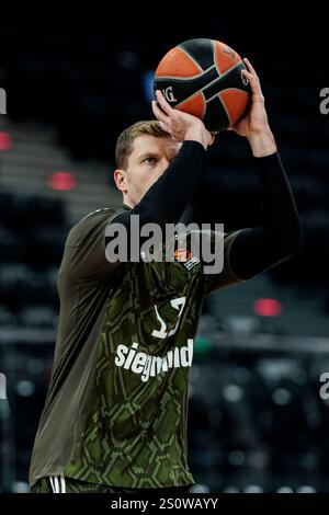 Andreas 'Andi' Obst (FC Bayern M?nchen, 13), Joshua Obiesie (Basketball ...
