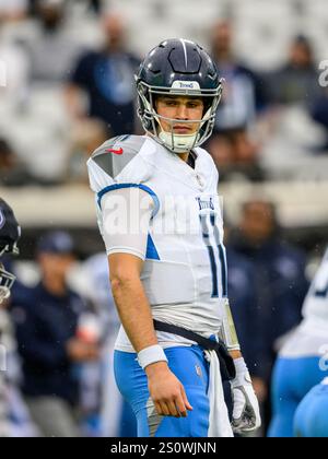 Tennessee Titans quarterback Mason Rudolph (11) warms up before an NFL ...