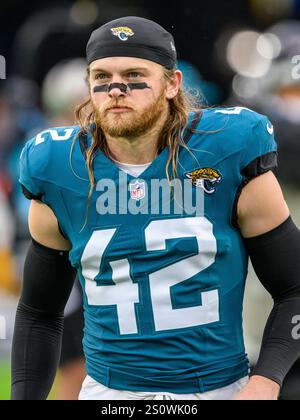 Jacksonville Jaguars safety Andrew Wingard (42) runs on the field ...