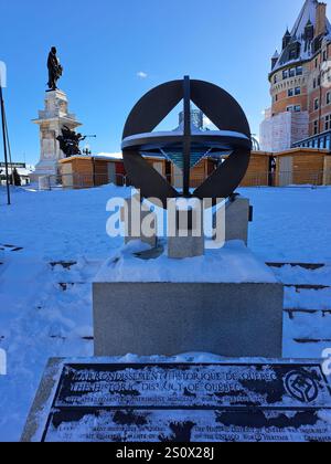 The UNESCO Monument commemorating the historic district of Quebec in ...