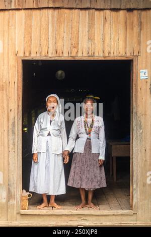 Indigenous women of the Arumanen Manuvu tribe preparing tapay a ...