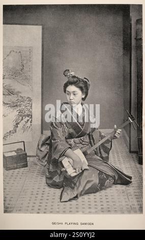 GEISHA MUSICAL INSTRUMENT JAPAN JAPANESE FIGURINE Stock Photo - Alamy