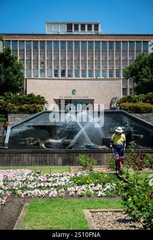 Civic Park with the Captain James Cook Memorial Fountain and War ...