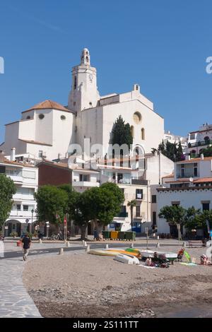 Port d'Alguer beach, Cadaques Stock Photo - Alamy
