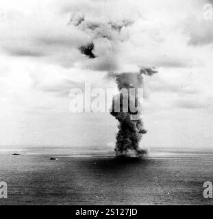 Explosion of the battleship Yamato Stock Photo - Alamy