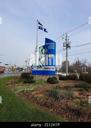 Welcome to the province of Quebec on the Quebec/Ontario border in ...