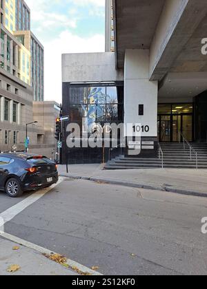 Lloyd Restaurant & Bar sign in downtown Montreal, Quebec, Canada Stock ...