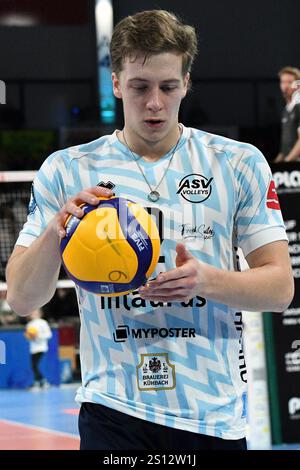 Matthew Slivinski (ASV Dachau, 9) beim Aufwärmen, Aufwärmprogramm, Warmlaufen vor dem Spiel ...