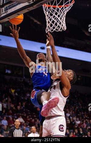 South Carolina forward Nick Pringle (5) races during the first half of ...