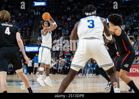 UCLA Bruins guard Skyy Clark (55) dribbles the ball against the ...