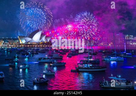 Sydney, Australia. 31 December 2025. Australia anticipates the arrival ...