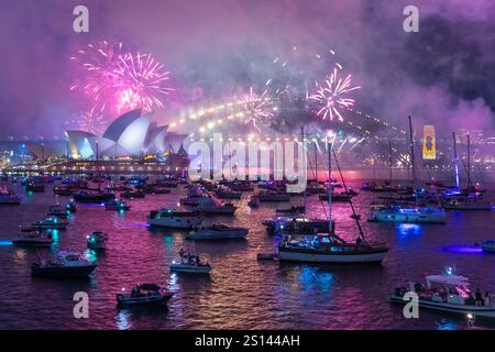 Sydney, Australia. 31 December 2025. Australia anticipates the arrival ...