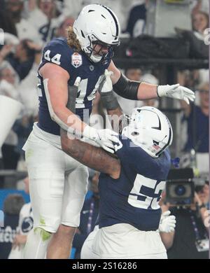 Penn State tight end Tyler Warren (44) runs the ball during the 2025 ...