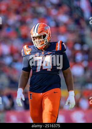 ORLANDO, FL - DECEMBER 31: Illinois Fighting Illini offensive lineman J ...