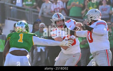 Oregon defensive lineman Jordan Burch (DL43) poses for a portrait at ...