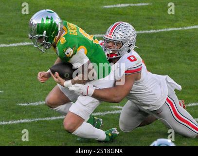 Ohio State linebacker Cody Simon celebrates after their win against ...