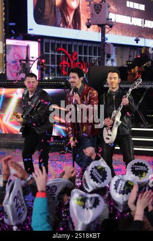 December 1, 2025, New York, New York, USA: Annual NYC Herald Square ...