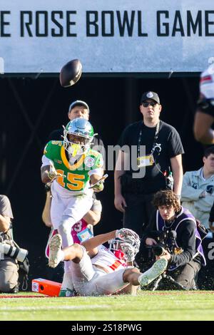 Ohio State cornerback Davison Igbinosun (1) guards Illinois tight end ...