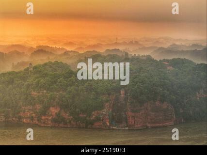Giant Buddha Leshan 1 Cn Stock Photo - Alamy