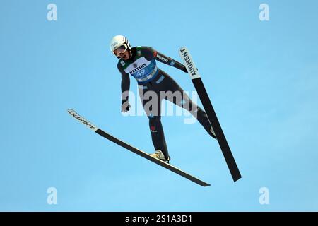 Luca Roth (SV Messstetten) beim Auftaktspringen 74. Vierschanzentournee ...