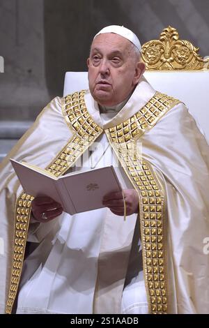 VATICAN CITY, VATICAN - DECEMBER 31: Pope Leo XIV prays in front of a ...